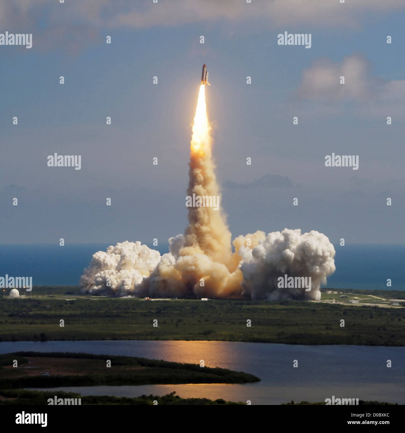 Sts 115 launch hi-res stock photography and images - Alamy