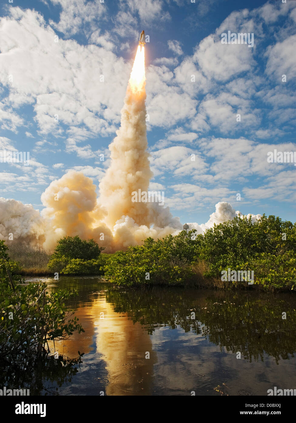 Twin solid rocket boosters hi-res stock photography and images - Alamy