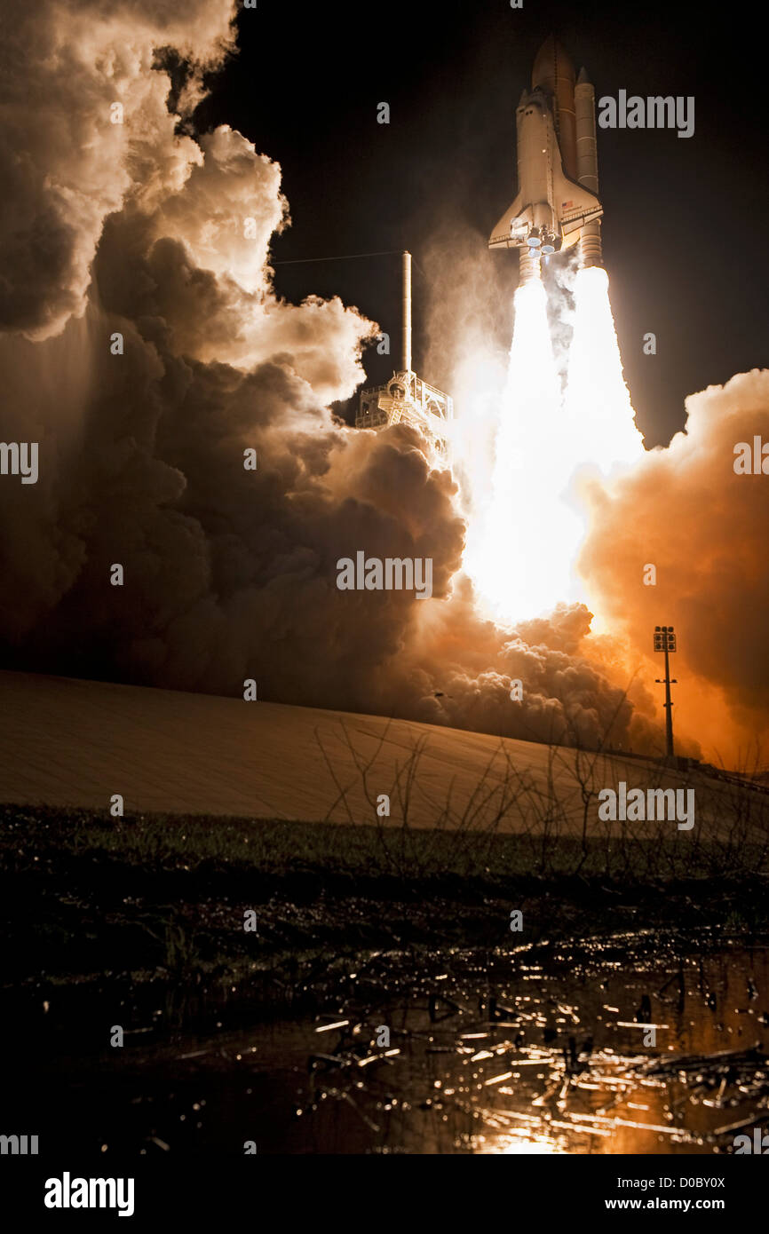 CAPE CANAVERAL Fla. - Propelled estimated 7 million pounds thrust two ...