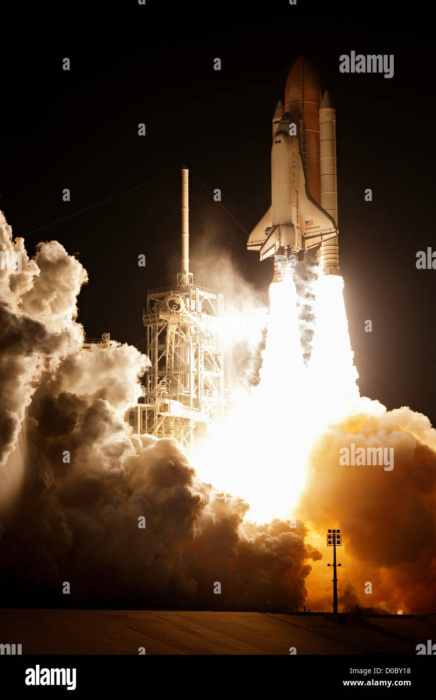 CAPE CANAVERAL Fla. - Propelled estimated 7 million pounds thrust two ...