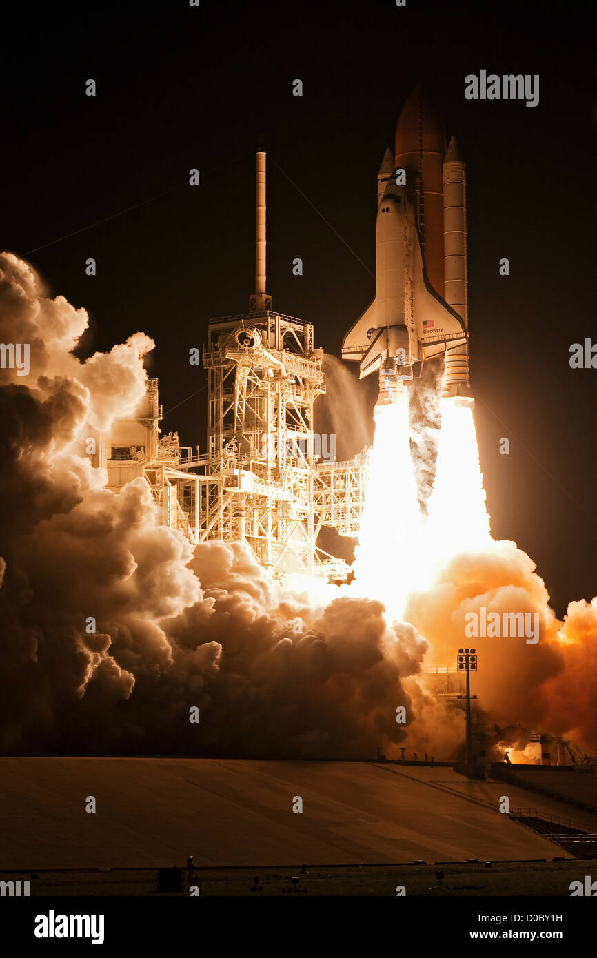 Launch of Space Shuttle Discovery Stock Photo - Alamy