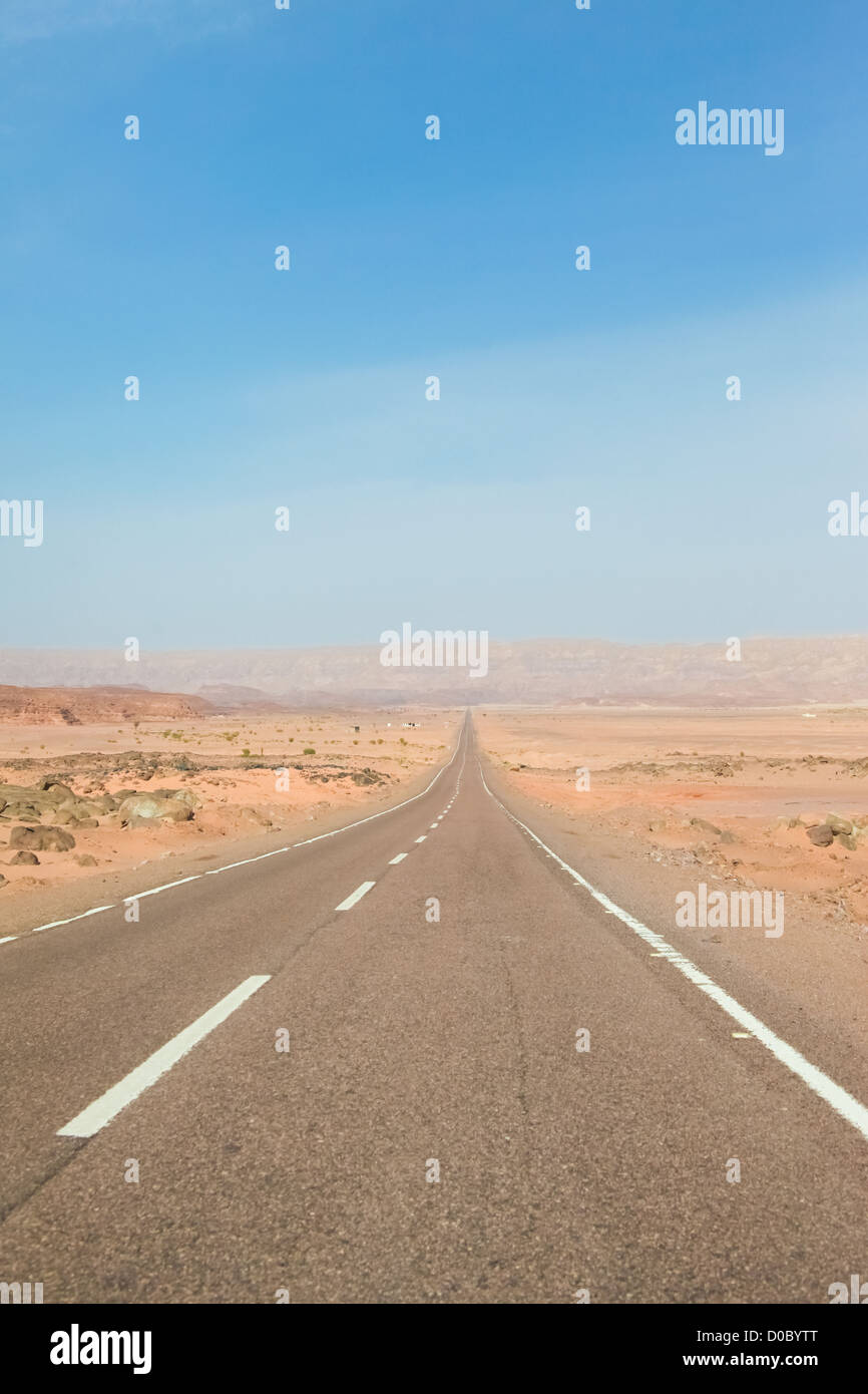 Desert highway egypt road hi-res stock photography and images - Alamy