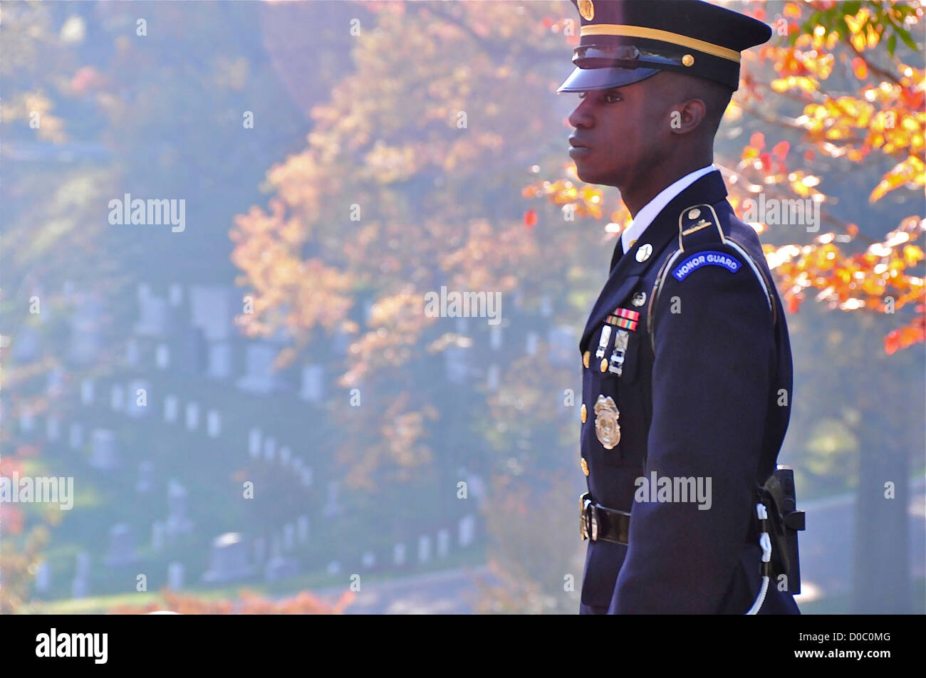 Soldier standing guard arlington national hi-res stock photography and ...