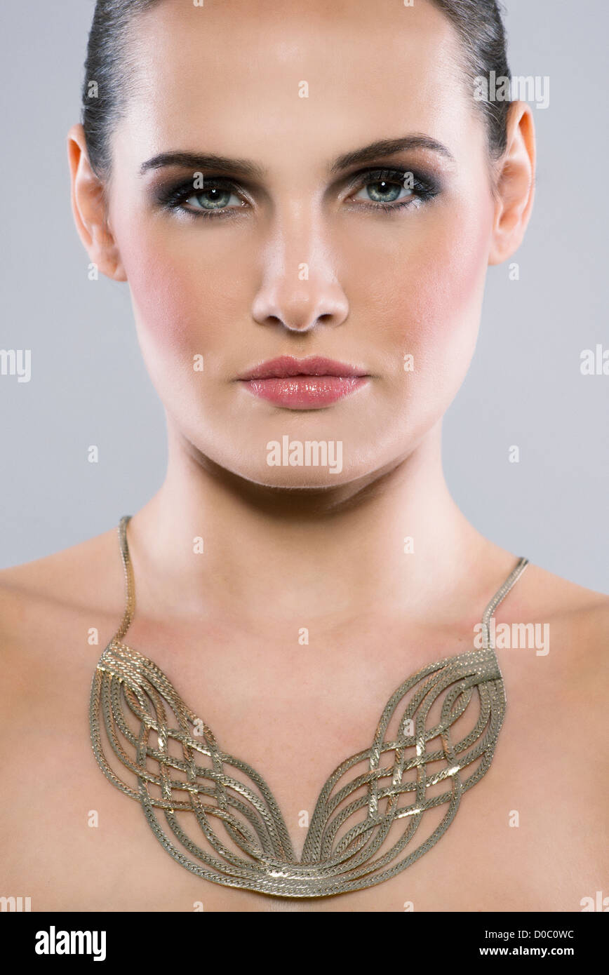 woman beauty headshot wearing necklace Stock Photo - Alamy
