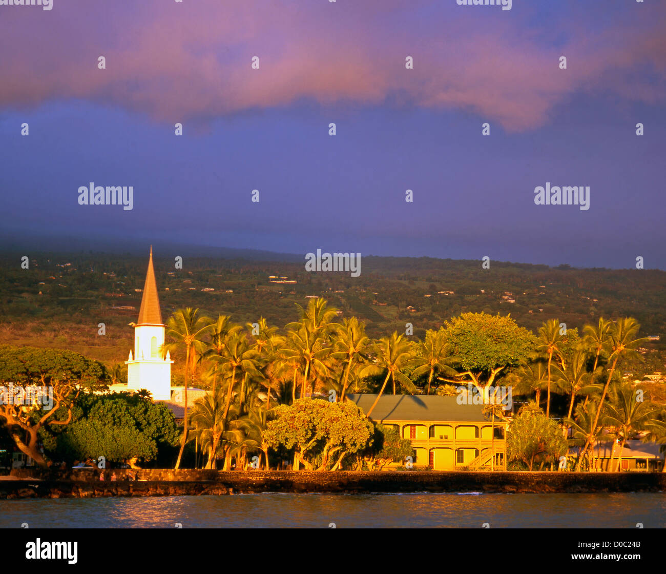 USA, Hawaii, Big Island, Kailua-Kona, Hulihee Palace, Mokuaikaua Church ...