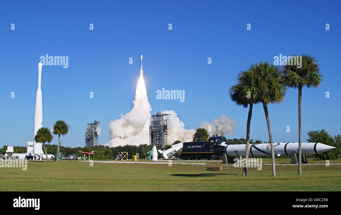 Thor delta rocket hi-res stock photography and images - Alamy