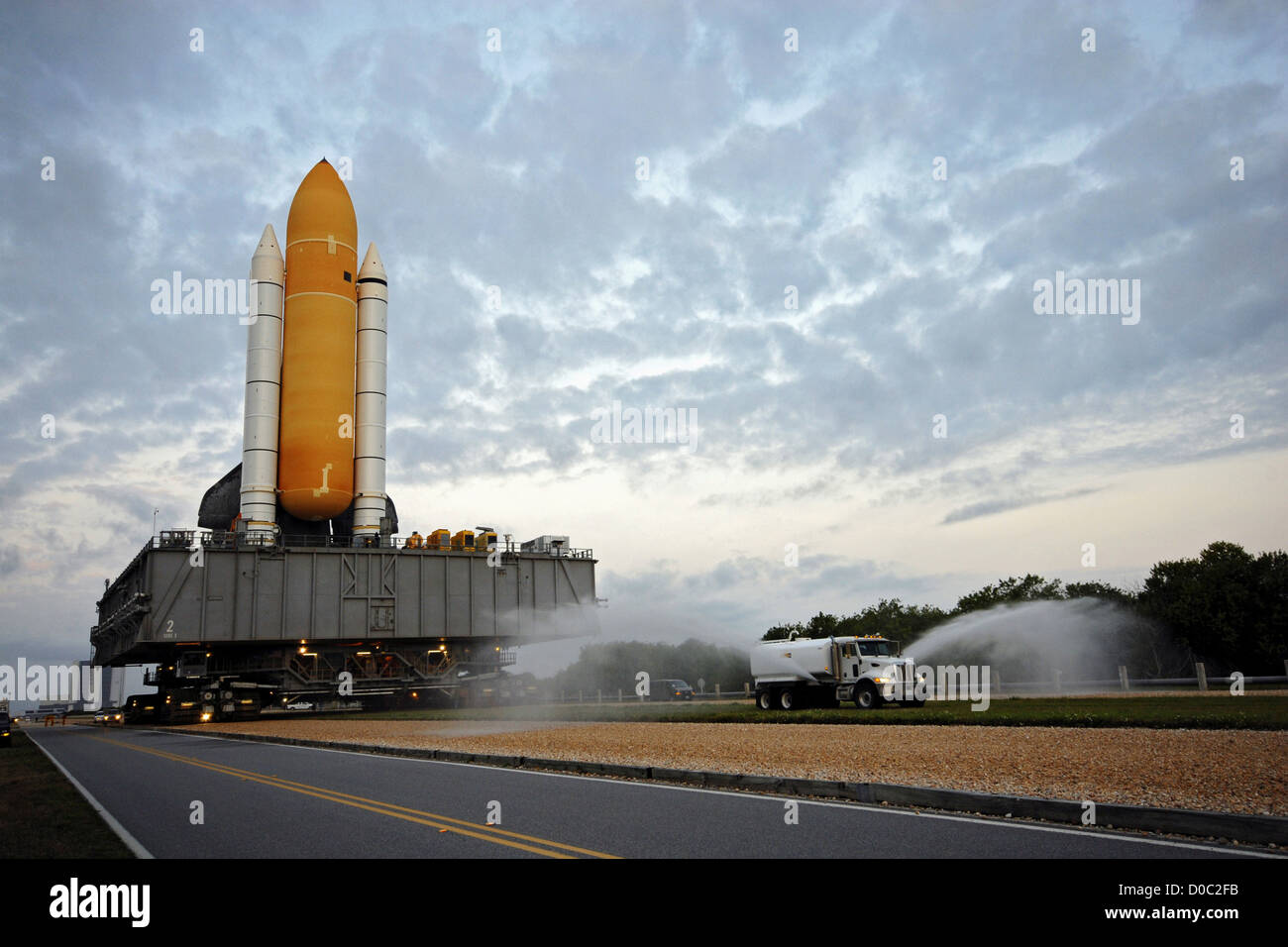 Atlantis makes 3.5 mile six-hour journey Pad 39A on top crawler ...