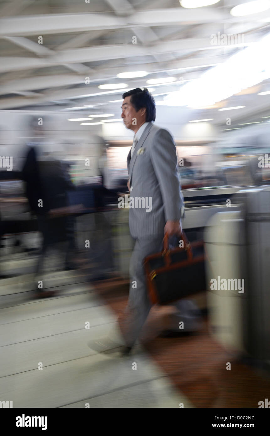 Very crowded subway during rush hour hi-res stock photography and ...
