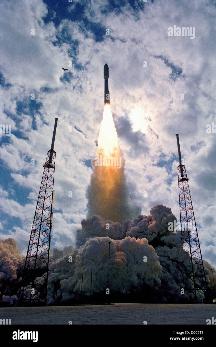 Atlas V launches NASA's New Horizons spacecraft, the world's first ...
