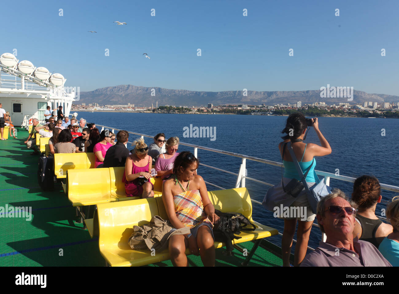 Split island ferry hi-res stock photography and images - Alamy