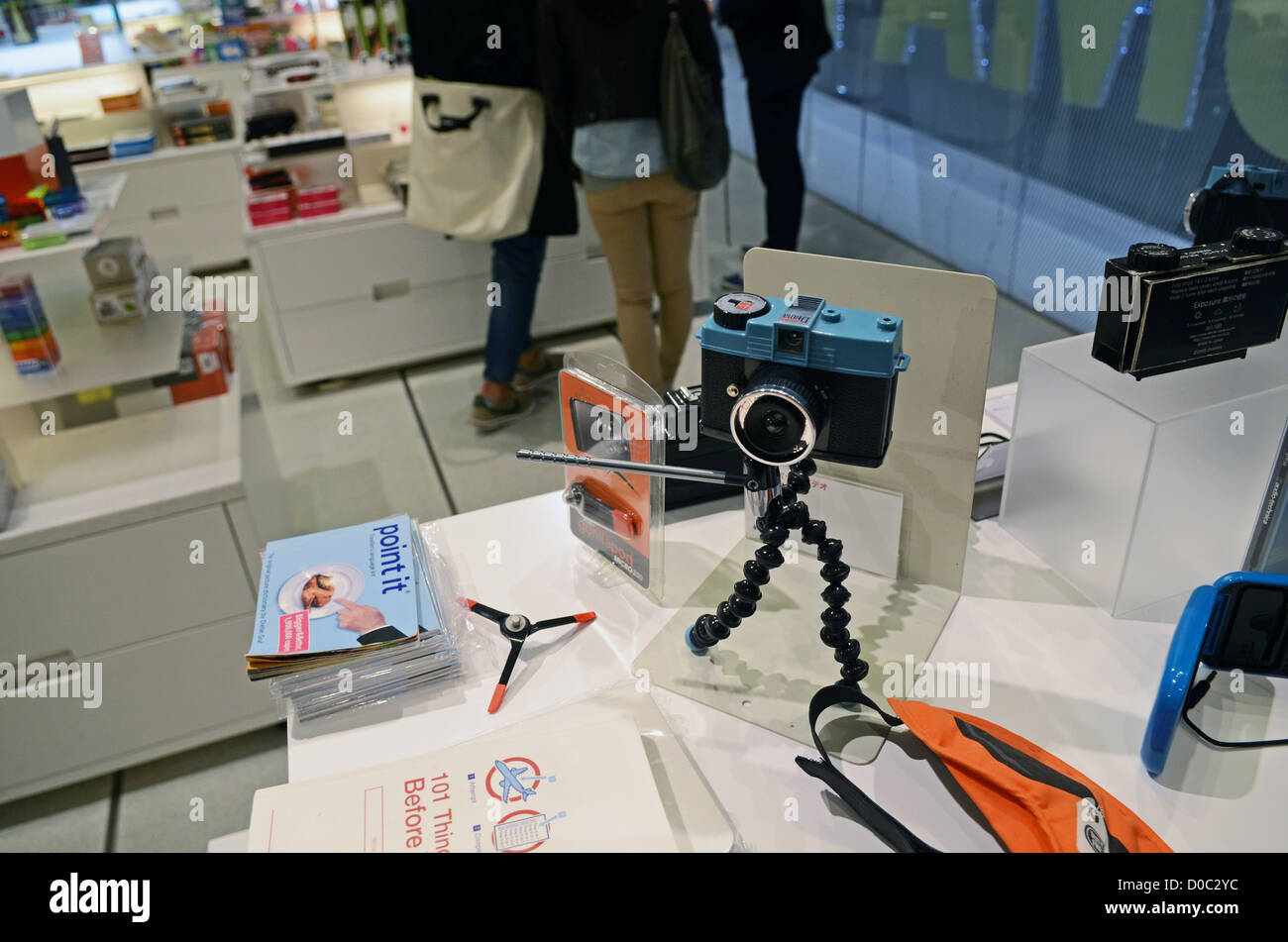 Shopping in omotesando hi-res stock photography and images - Alamy