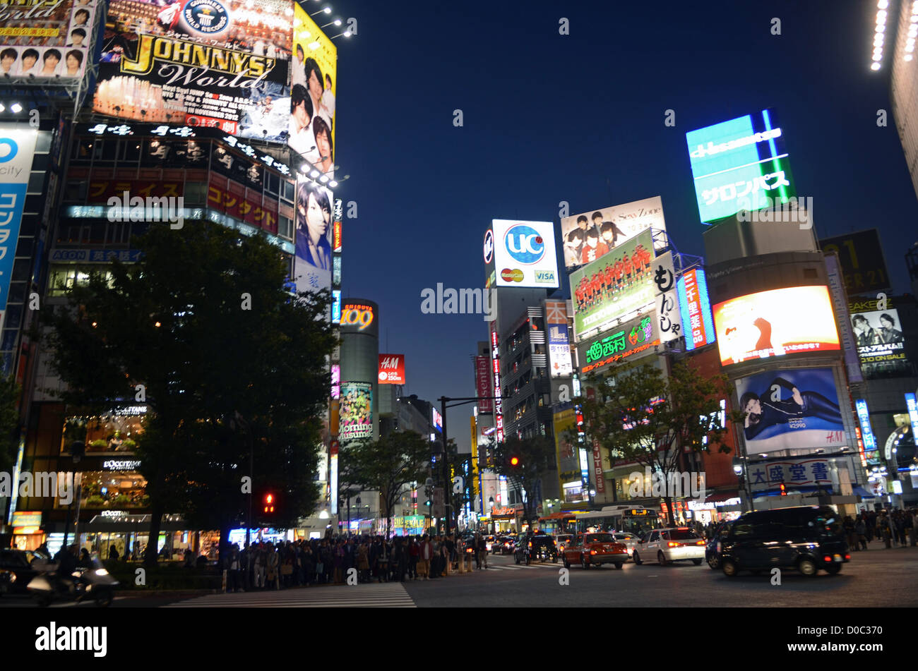 Cross walk tokio hi-res stock photography and images - Alamy