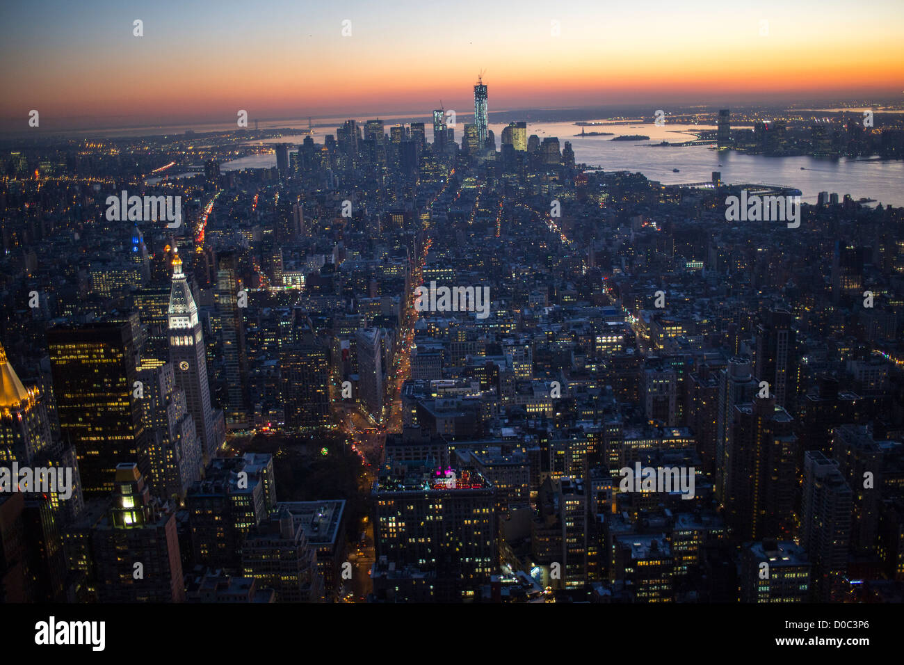 Empire state building 86th floor hi-res stock photography and images ...