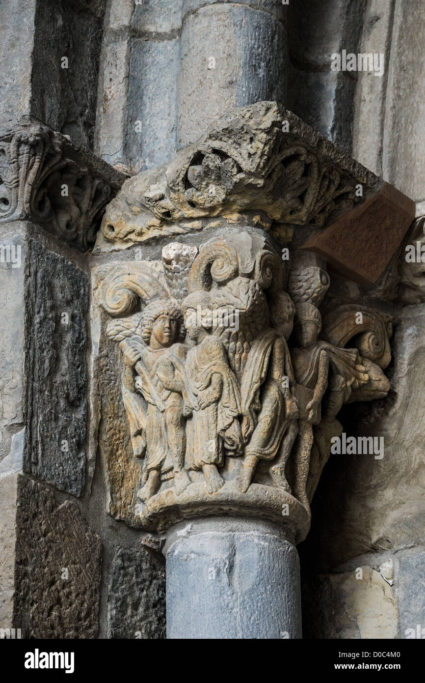 Romanesque columns and capital hi-res stock photography and images - Alamy
