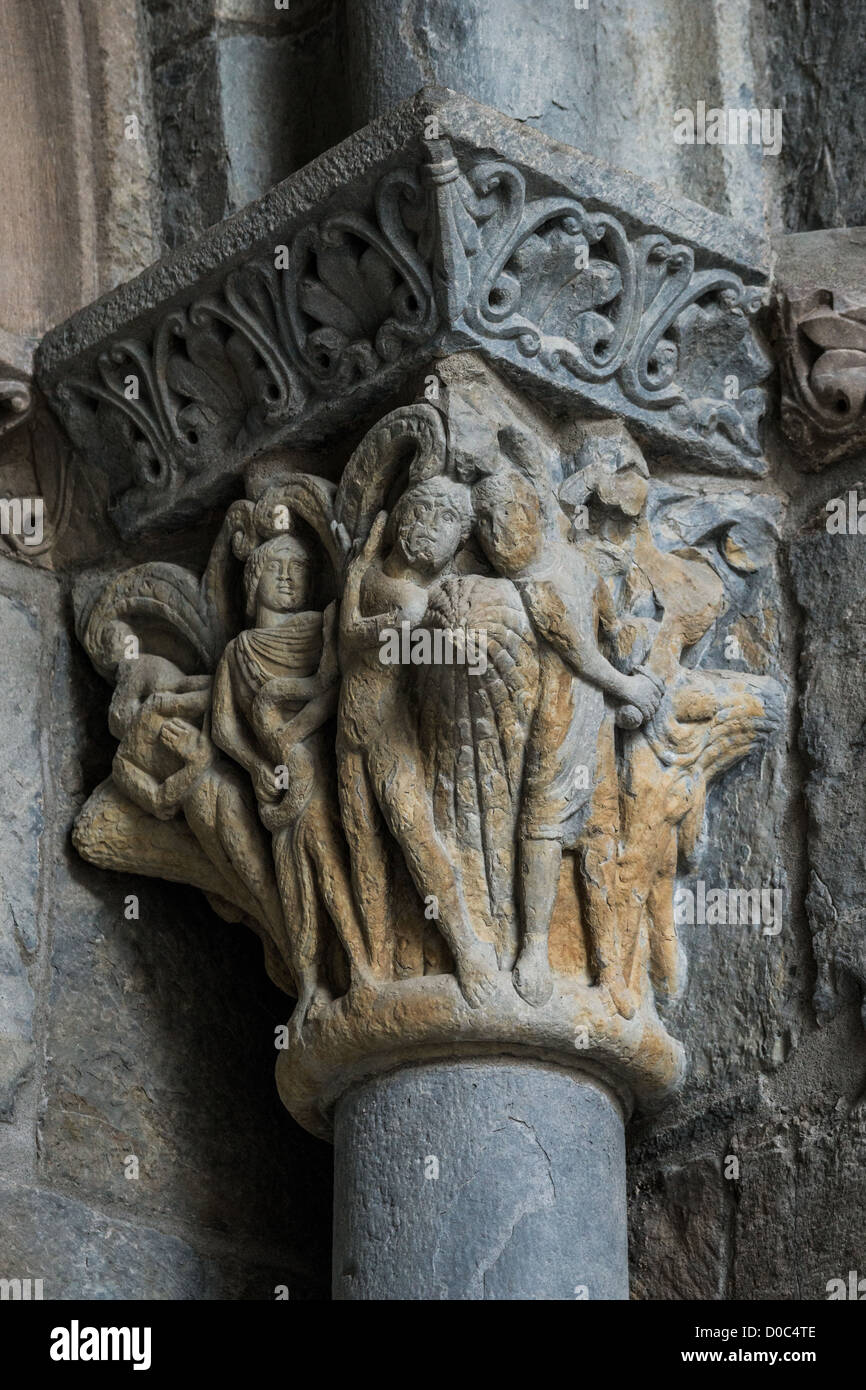 Romanesque columns and capital hi-res stock photography and images - Alamy