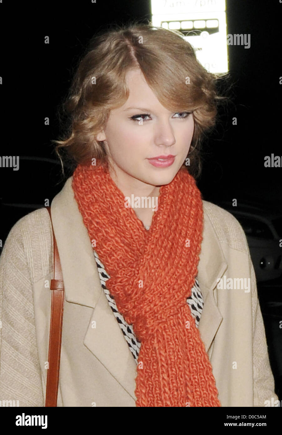 Taylor Swift arrives at the Dorchester London, England - 21.10.10 Stock ...