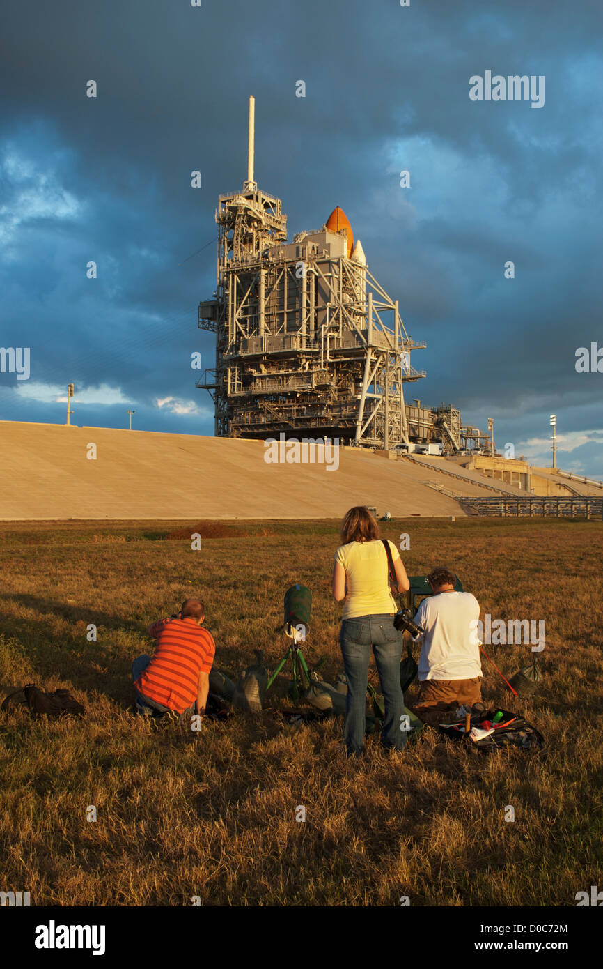 Photographers with cameras hi-res stock photography and images - Alamy