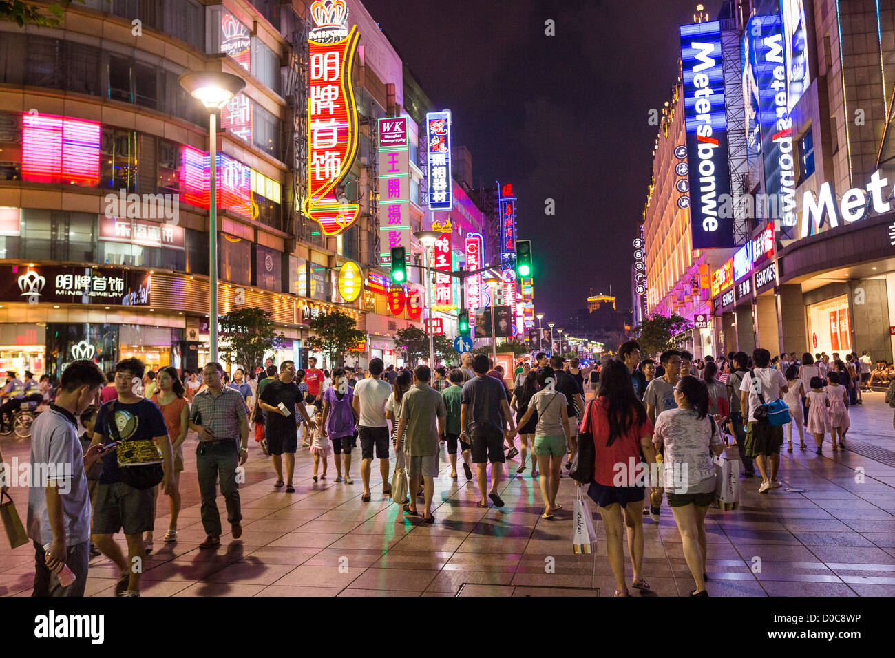 Nanjing road shopping stores hi-res stock photography and images - Alamy