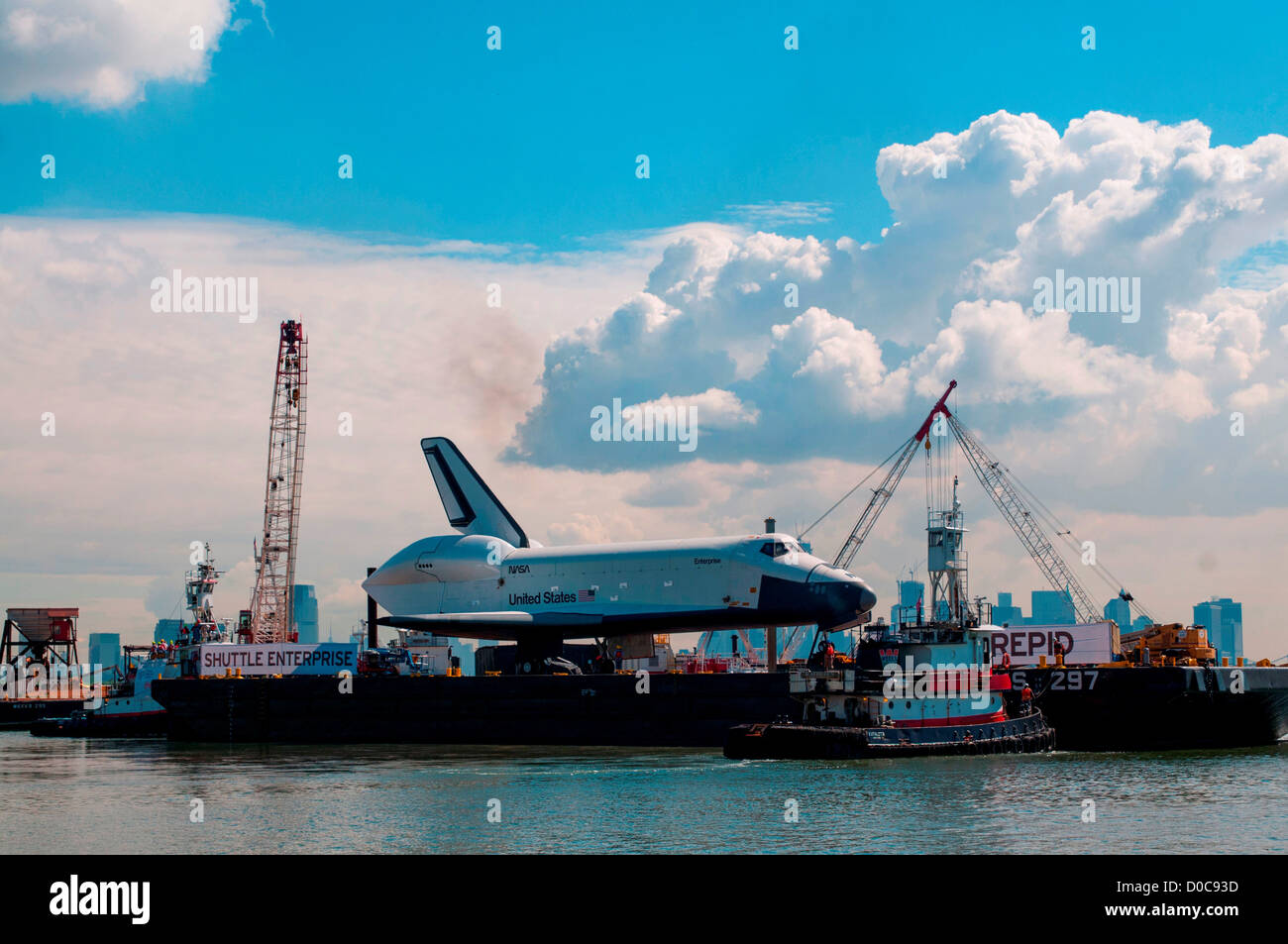 Prototype space shuttle enterprise hi-res stock photography and images ...