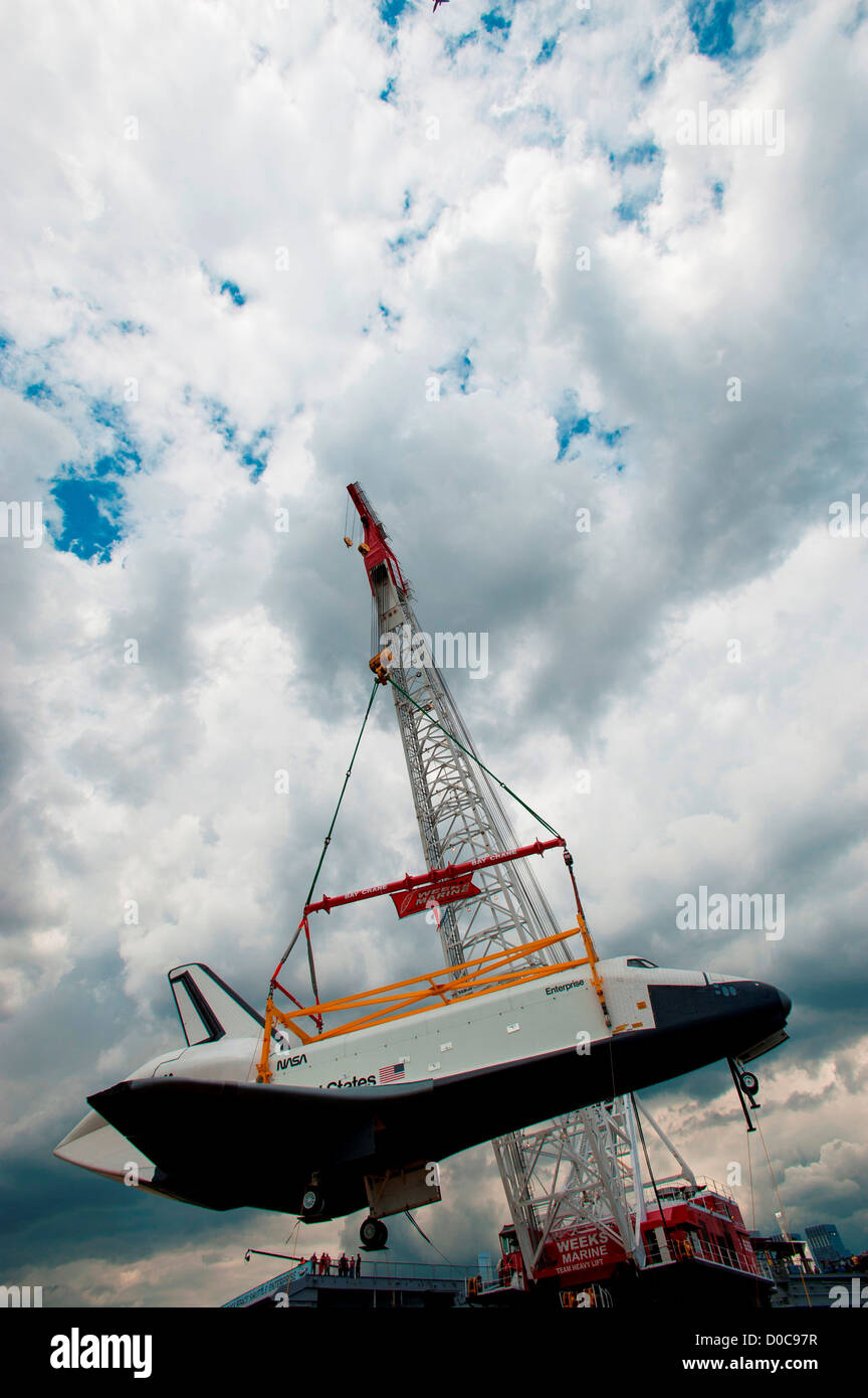Prototype space shuttle enterprise hi-res stock photography and images ...