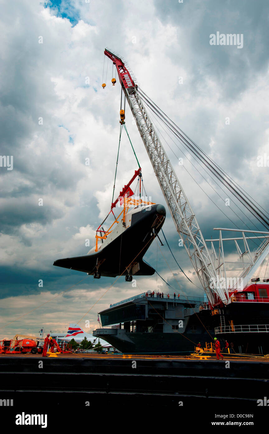 Prototype space shuttle enterprise hi-res stock photography and images ...