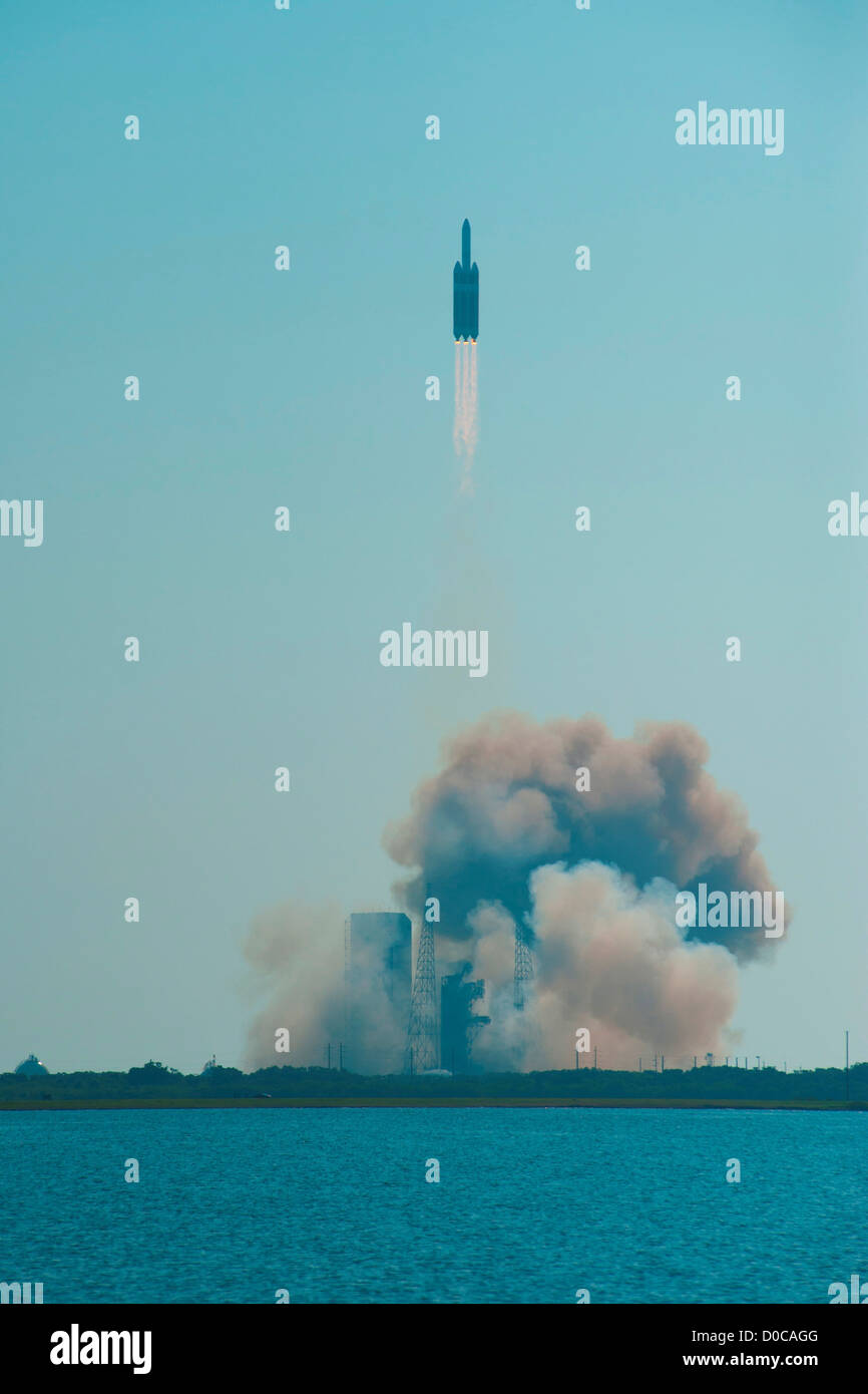 Delta iv heavy booster hi-res stock photography and images - Alamy