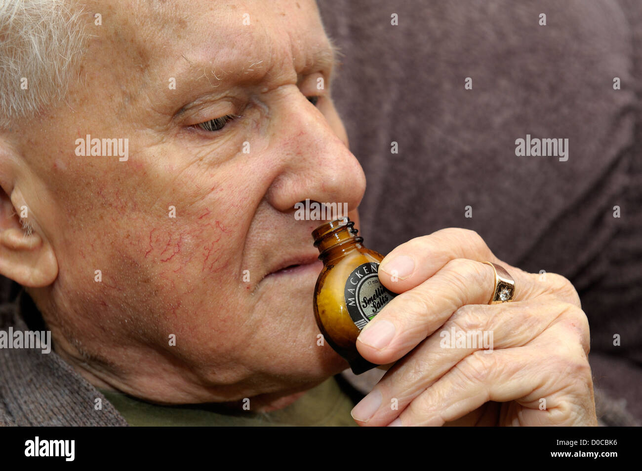 Smelling salts hi-res stock photography and images - Alamy