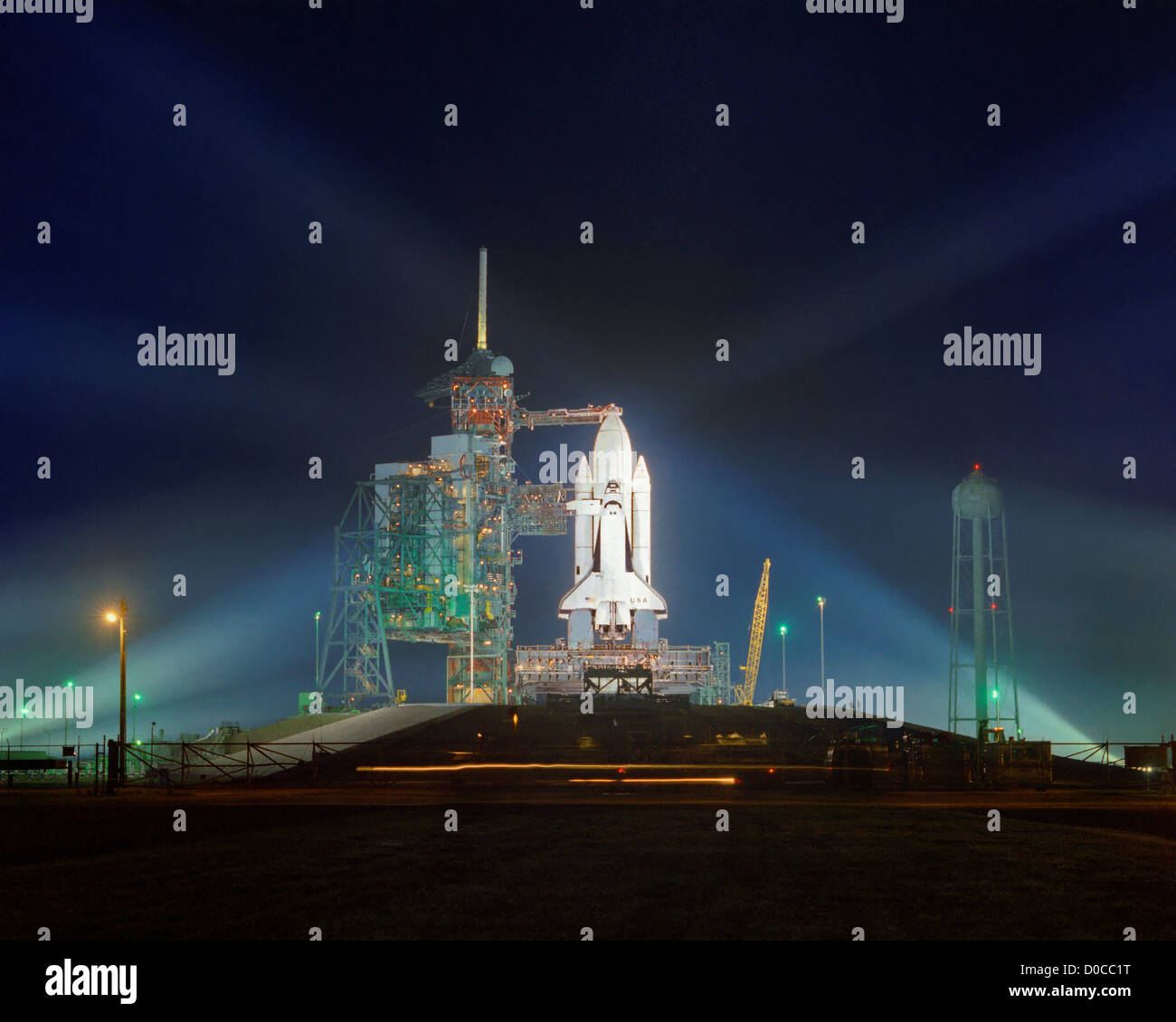 Floodlit Space Shuttle Columbia (STS-1 Stock Photo - Alamy