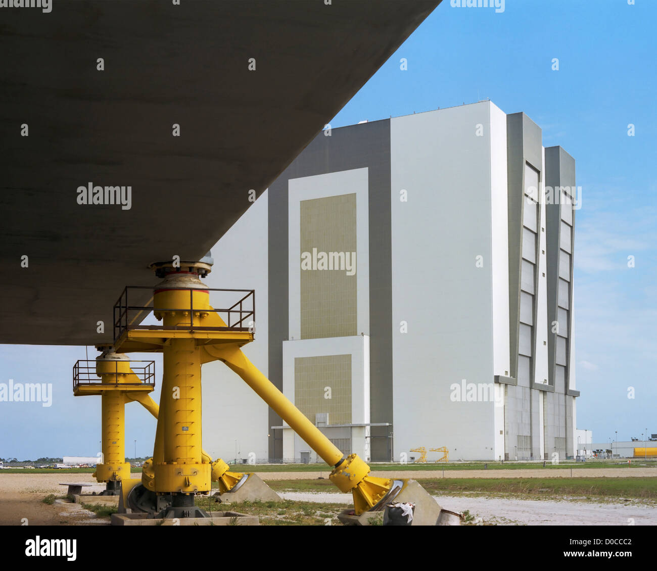 Vehicle Assembly Building and Launch Pad Supports Stock Photo - Alamy
