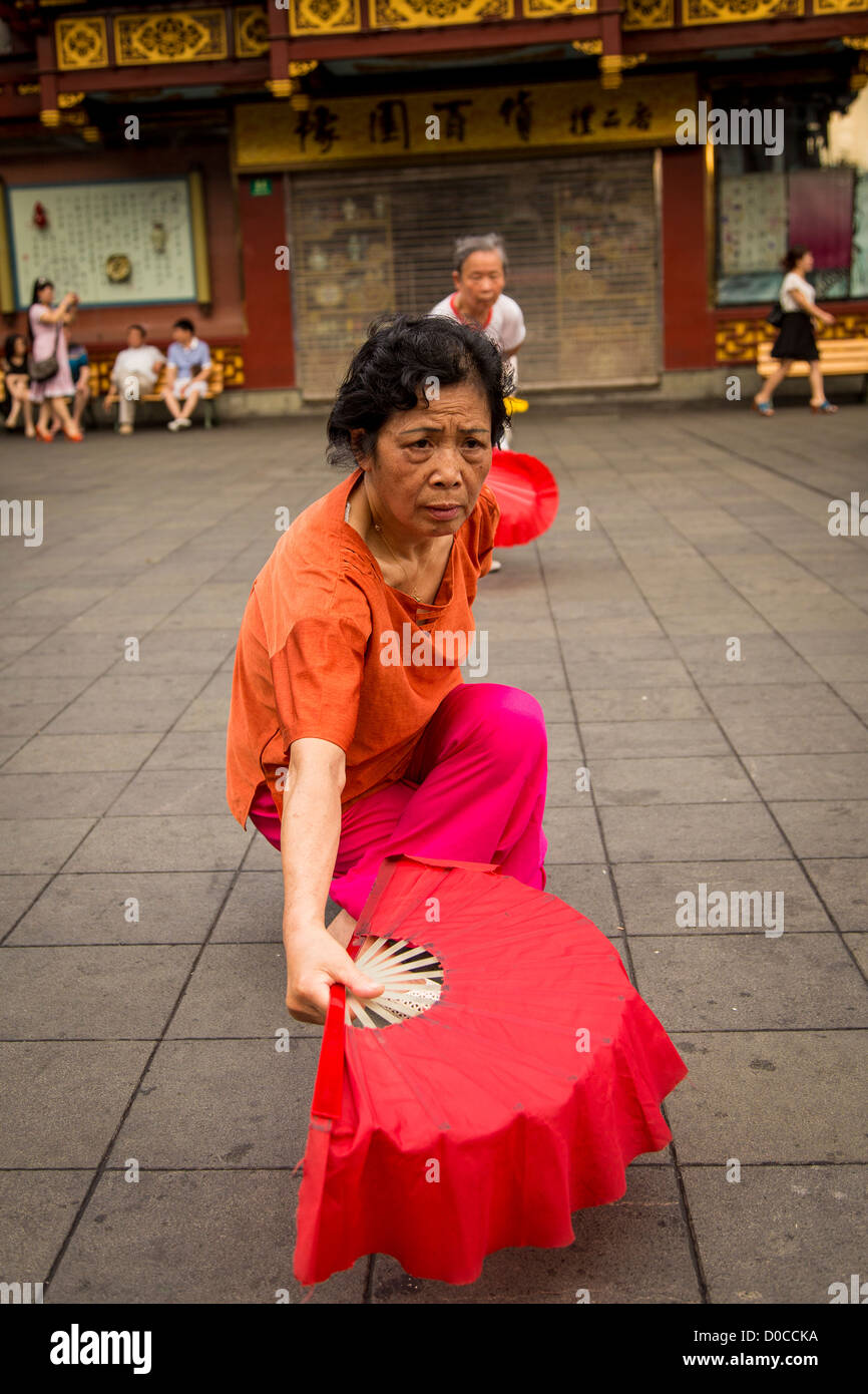 Fan dance hi-res stock photography and images - Alamy