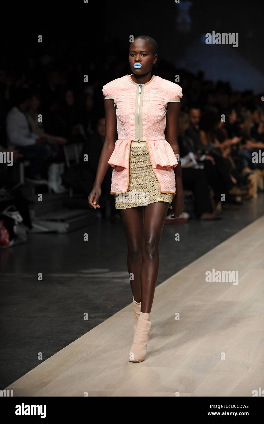 Model LG Fashion Week Spring/Summer 2011 - Amanda Lew Kee - Runway ...