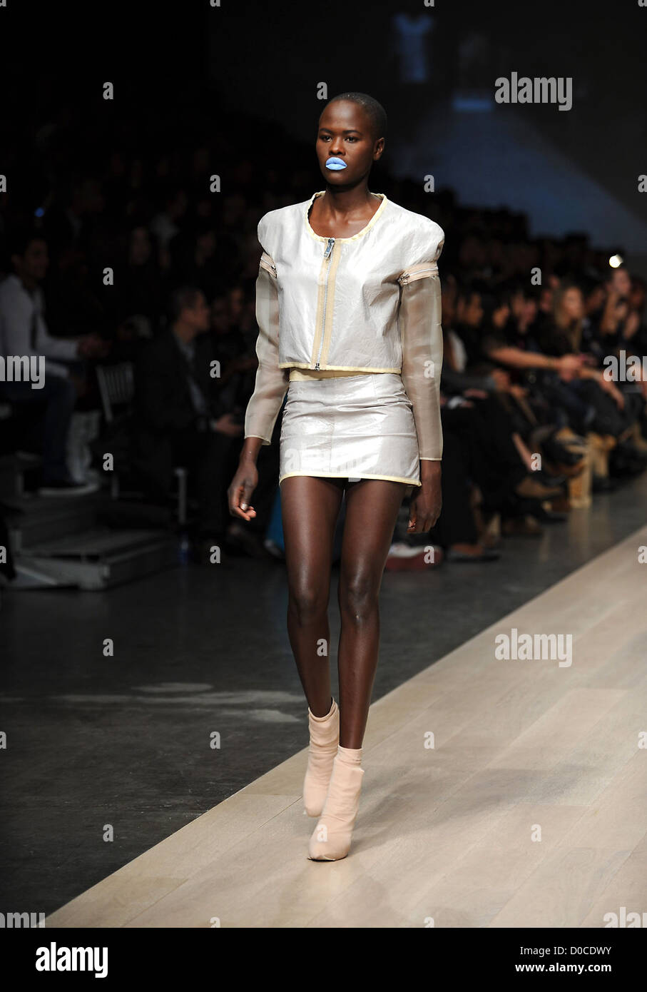 Model LG Fashion Week Spring/Summer 2011 - Amanda Lew Kee - Runway ...
