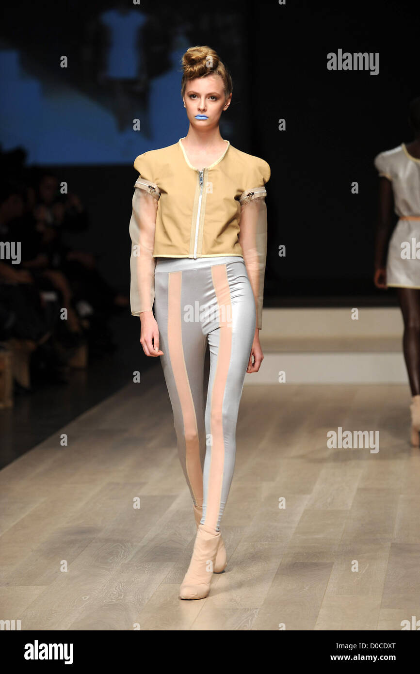 Model LG Fashion Week Spring/Summer 2011 - Amanda Lew Kee - Runway ...
