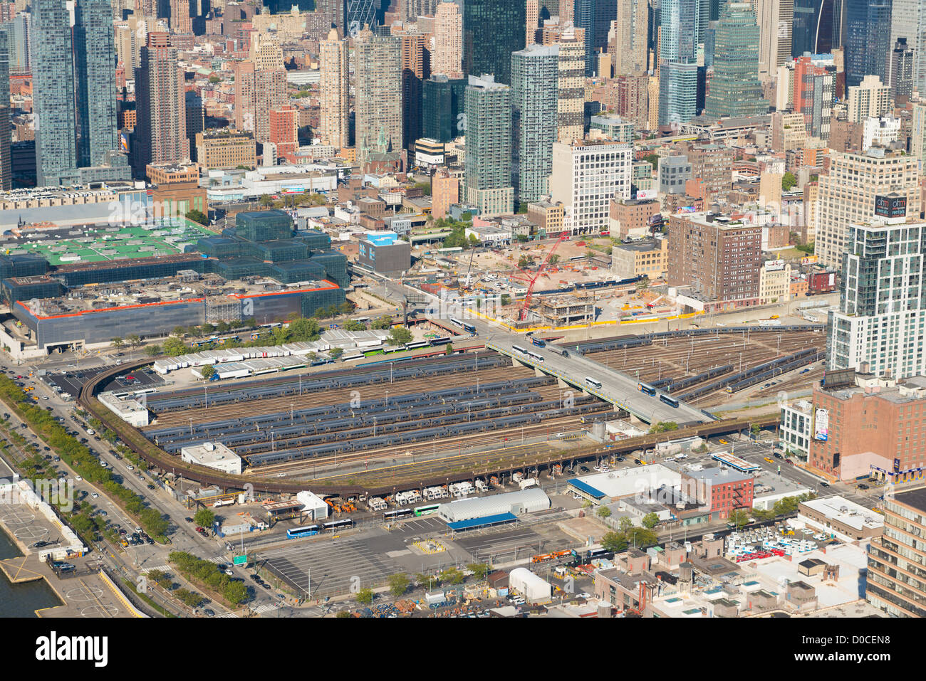 Manhattan trains hi-res stock photography and images - Alamy