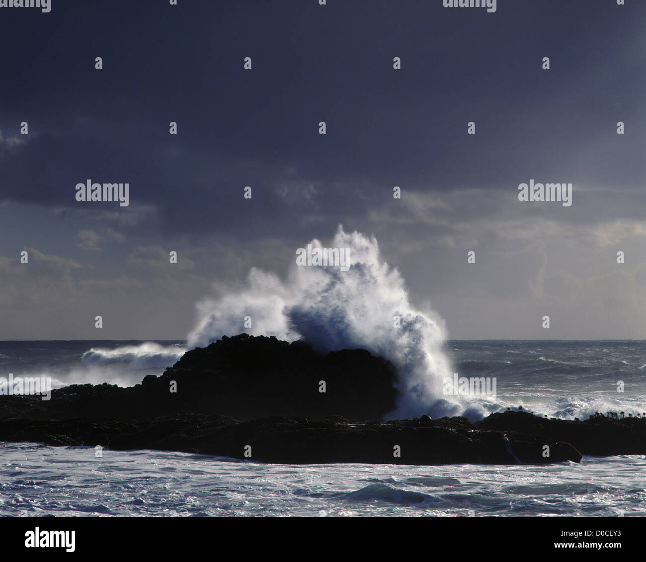 Explosive wave hi-res stock photography and images - Alamy