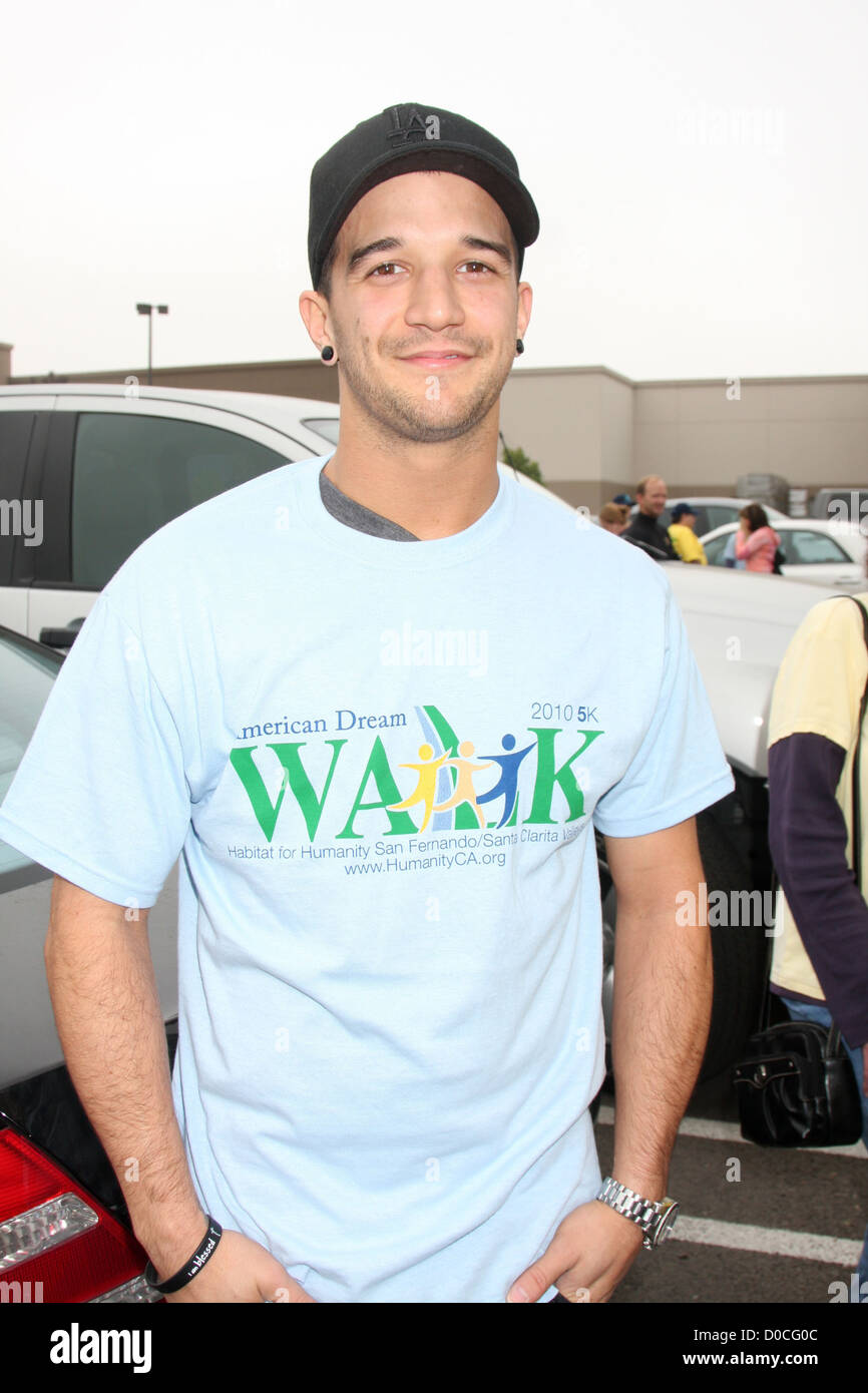 Mark Ballas the 'Habitat Humanity San Fernando/Santa Clarita Valley ...