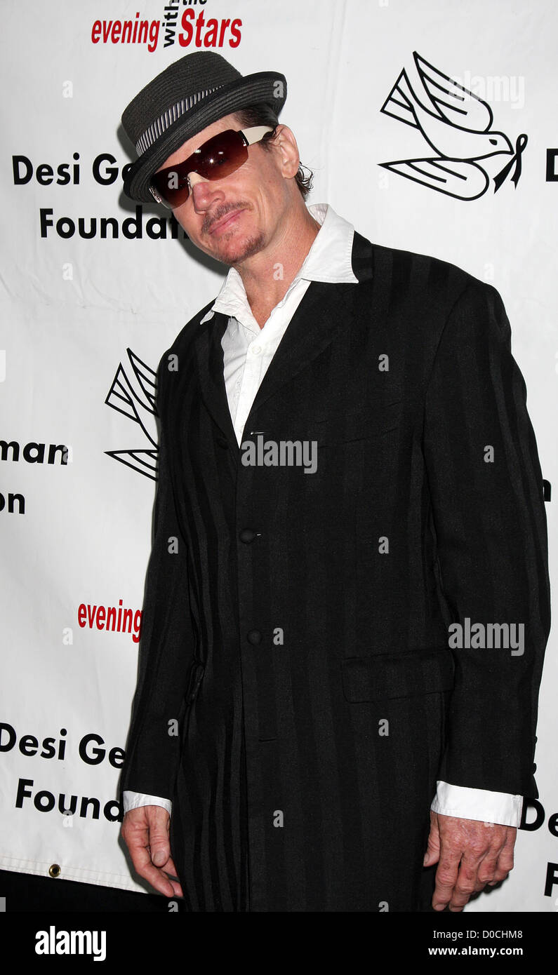 David "Shark" Fralic arrives at the "Evening With the Stars 2010 ...