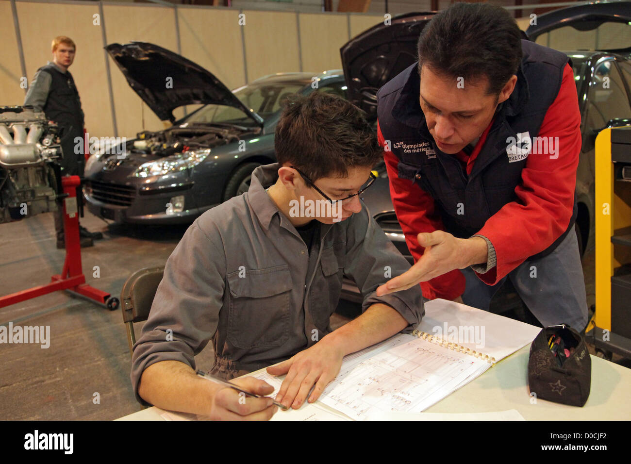 Apprentice mechanic mechanics hi-res stock photography and images - Alamy