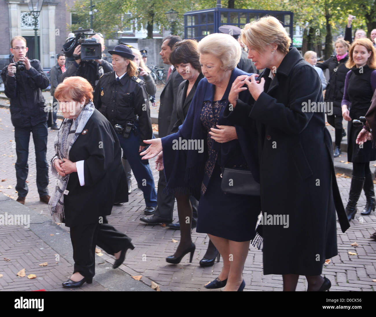 Emma Thompson meets the queen of the Netherlands, Queen Beatrix, at ...