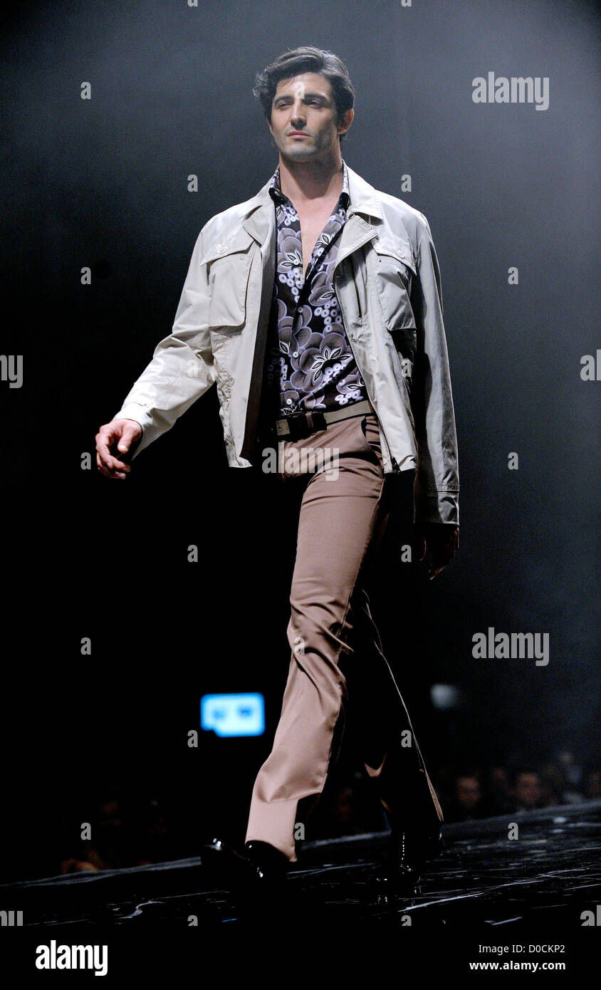 Model Versace collection the 2010 Bell Celebrity Gala held the Metro ...