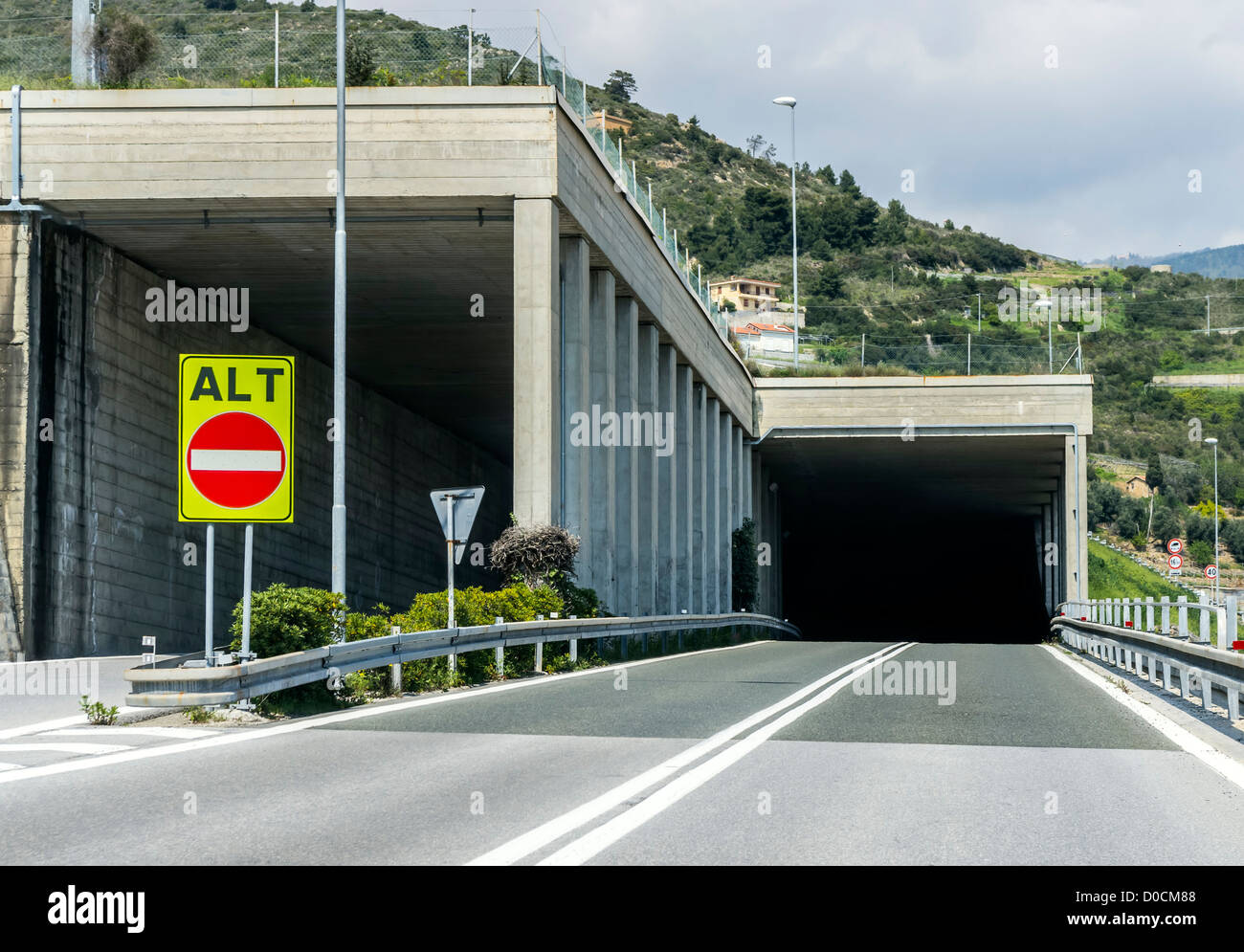 Two way tunnel traffic hi-res stock photography and images - Alamy