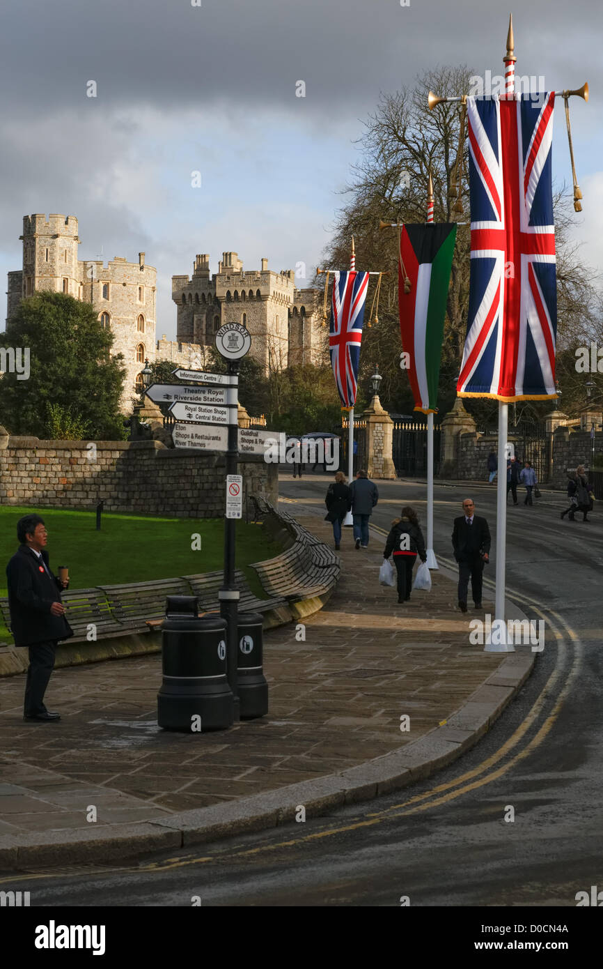 Banners on castle hi-res stock photography and images - Alamy