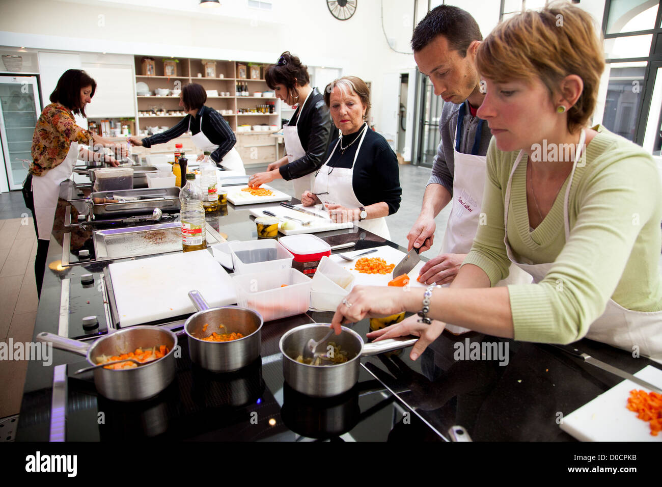 French cooking lesson hi-res stock photography and images - Alamy