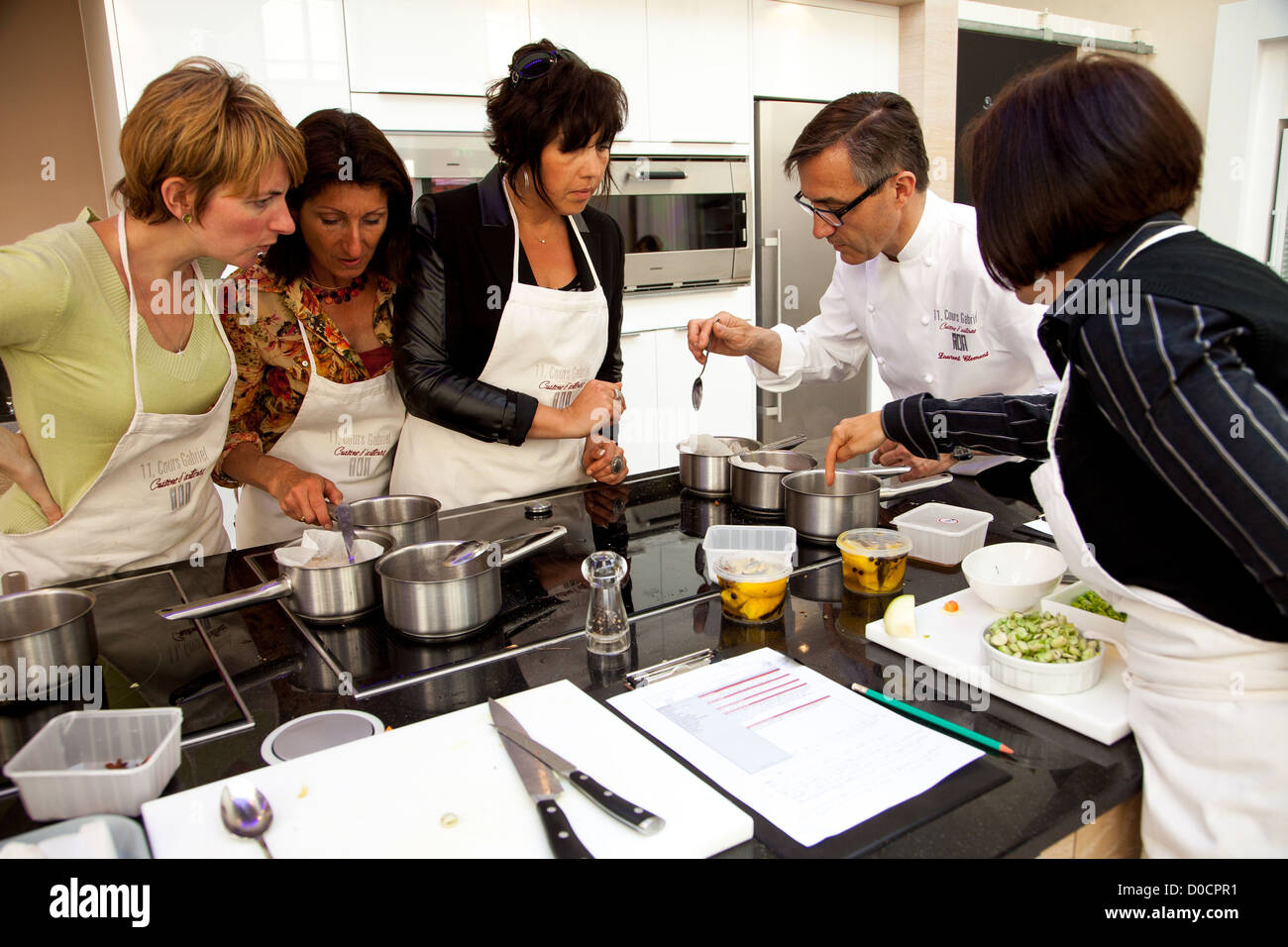 French cooking lesson hi-res stock photography and images - Alamy