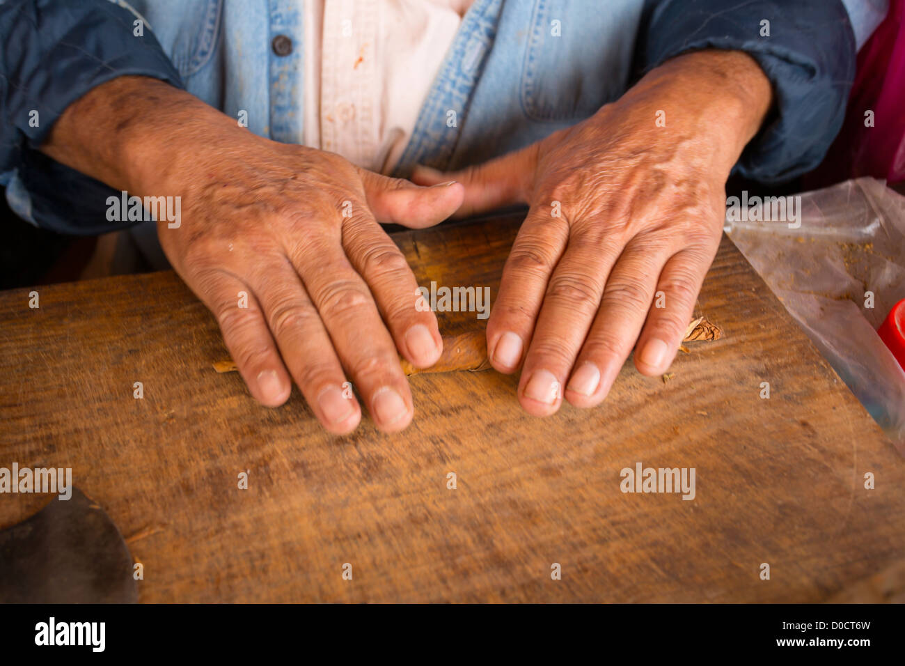 Cigar maker hi-res stock photography and images - Alamy