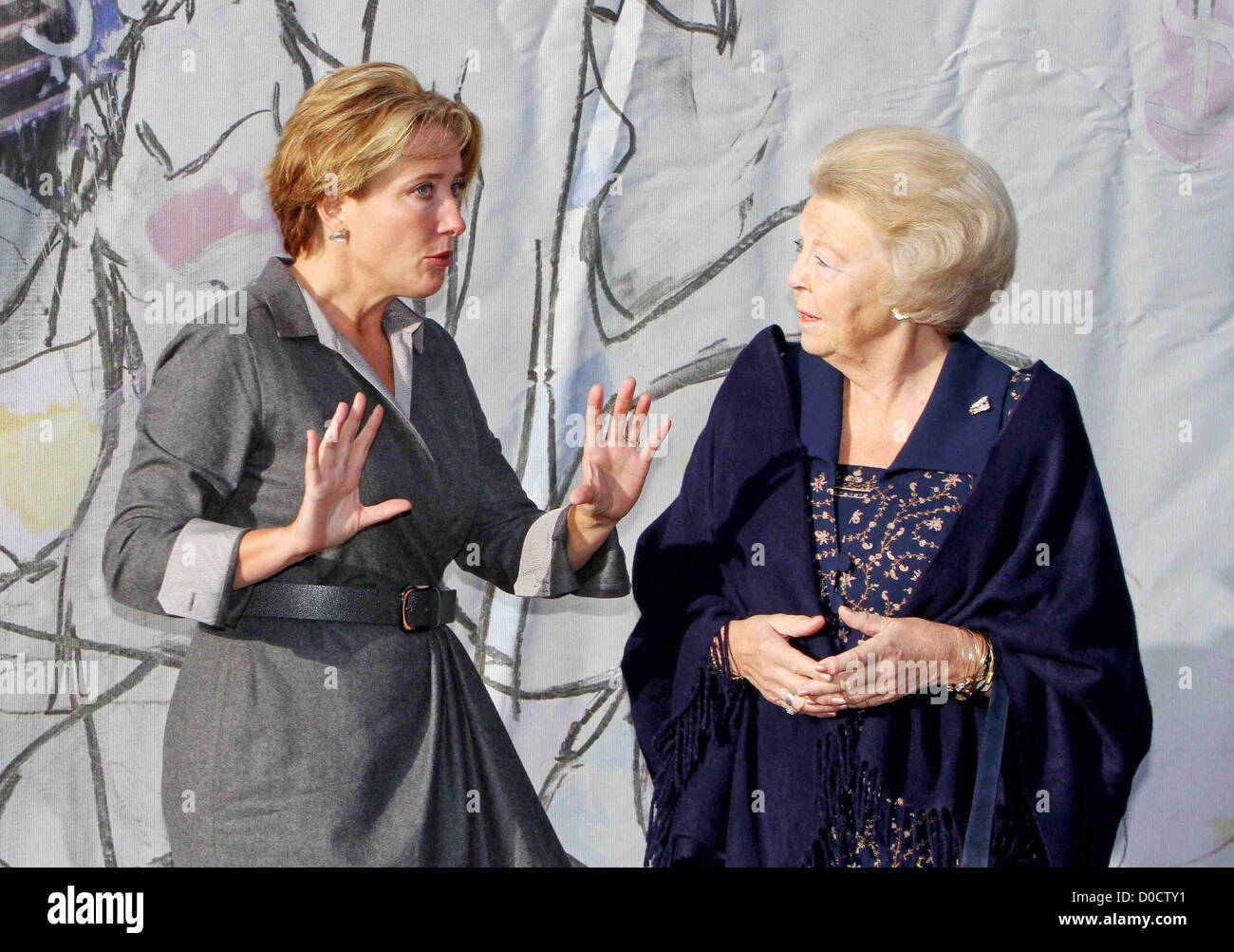 Emma Thompson and Queen Beatrix Emma Thompson meets the queen of the ...