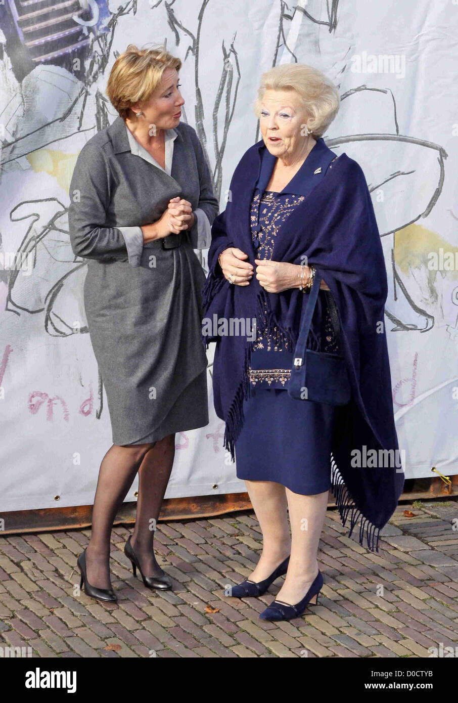 Emma Thompson and Queen Beatrix Emma Thompson meets the queen of the ...