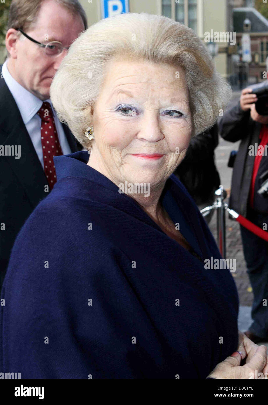 Queen Beatrix Emma Thompson meets the queen of the Netherlands, Queen ...