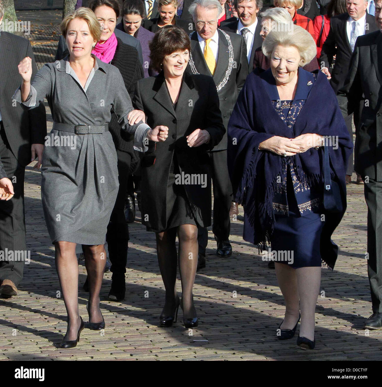 Emma Thompson and Queen Beatrix Emma Thompson meets the queen of the ...