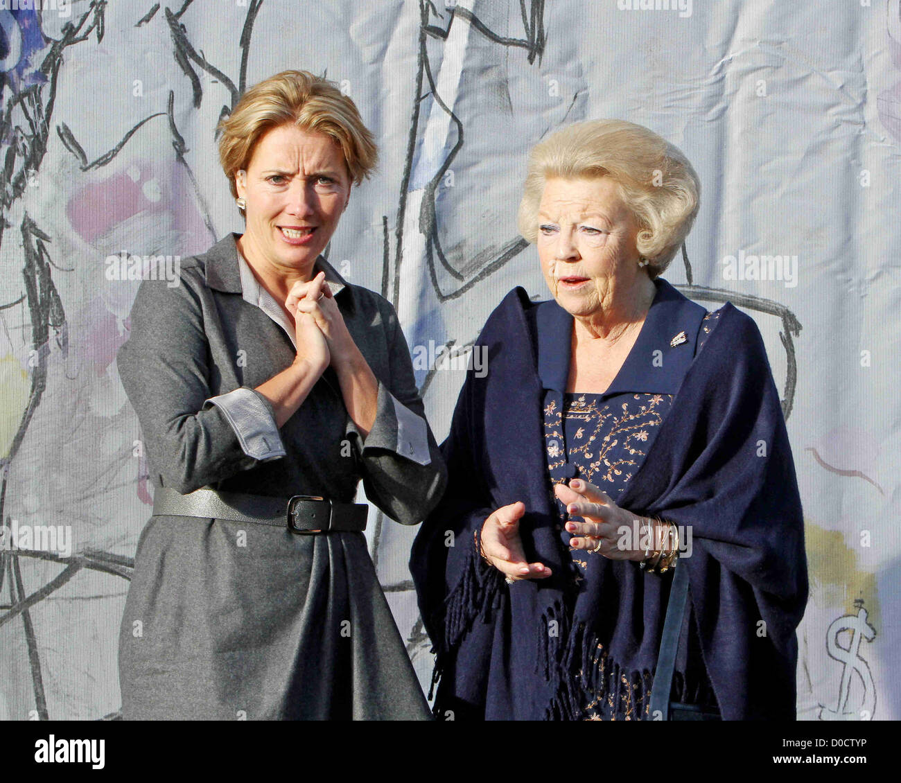 Emma Thompson and Queen Beatrix Emma Thompson meets the queen of the ...